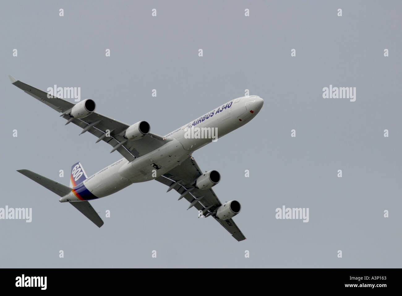 Four engined jet aircraft hi-res stock photography and images - Alamy