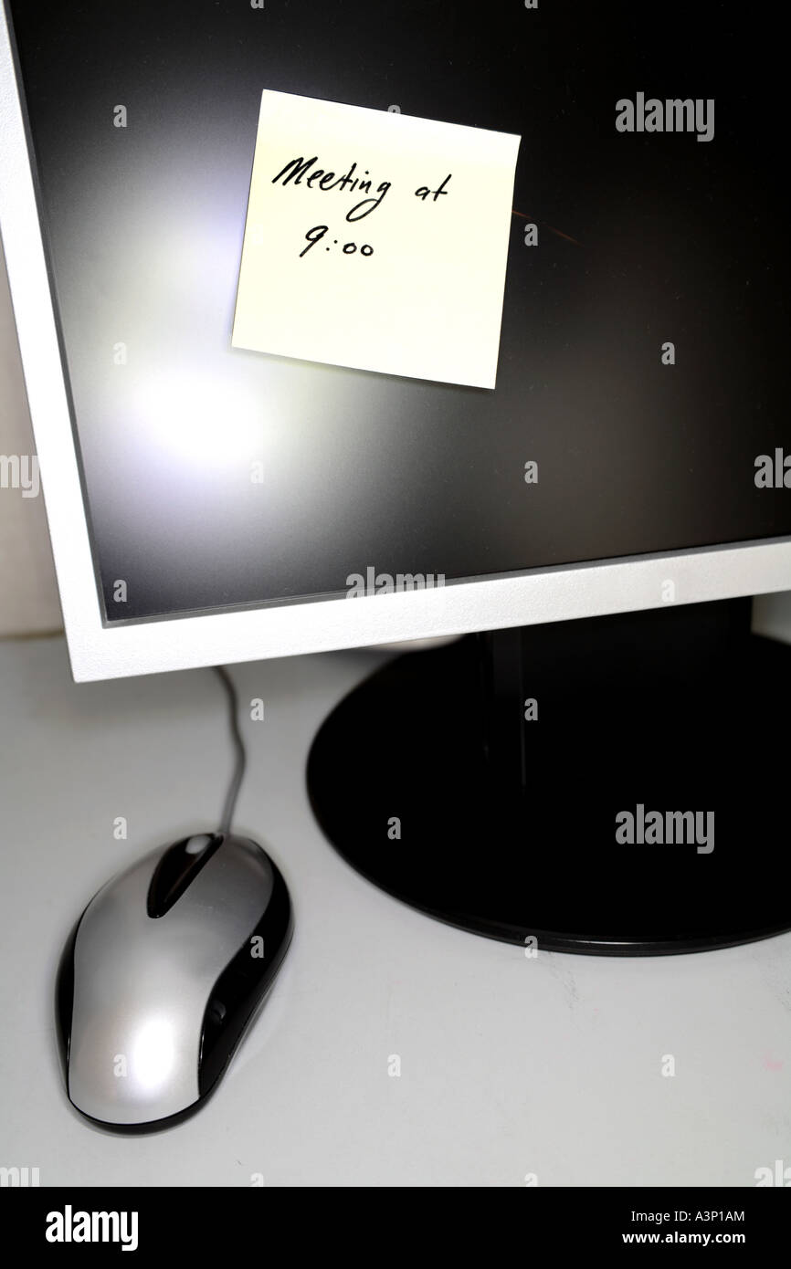 Note on computer screen Stock Photo - Alamy