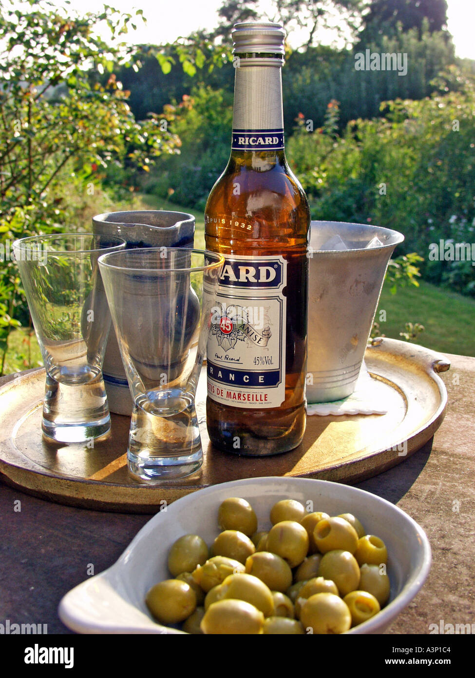 Ice bucket ice water two hi-res stock photography and images - Alamy