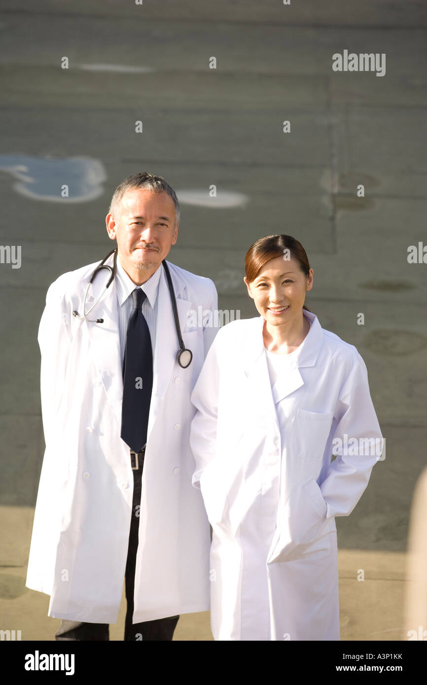 Man woman three asian doctors hi-res stock photography and images - Alamy