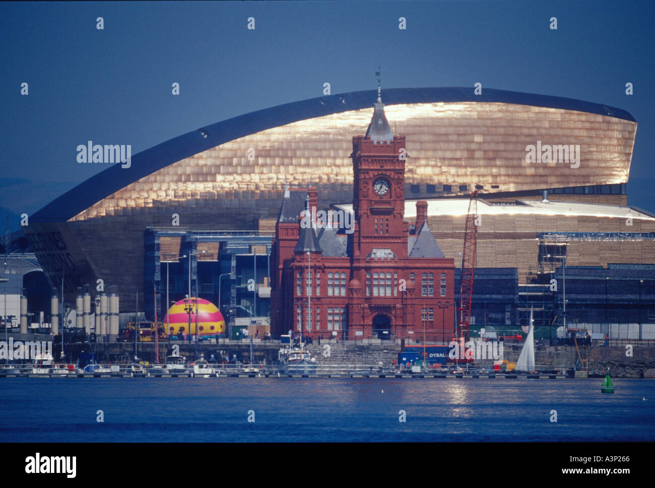 Millennium Centre and Pierhead Building Cardiff Bay 48890DW1 Stock ...