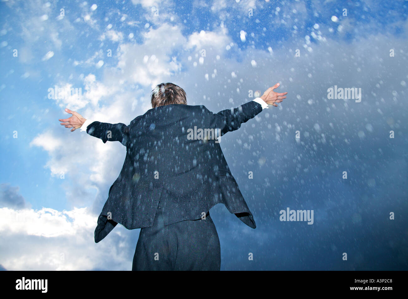 Standing in rain getting wet hi-res stock photography and images - Alamy