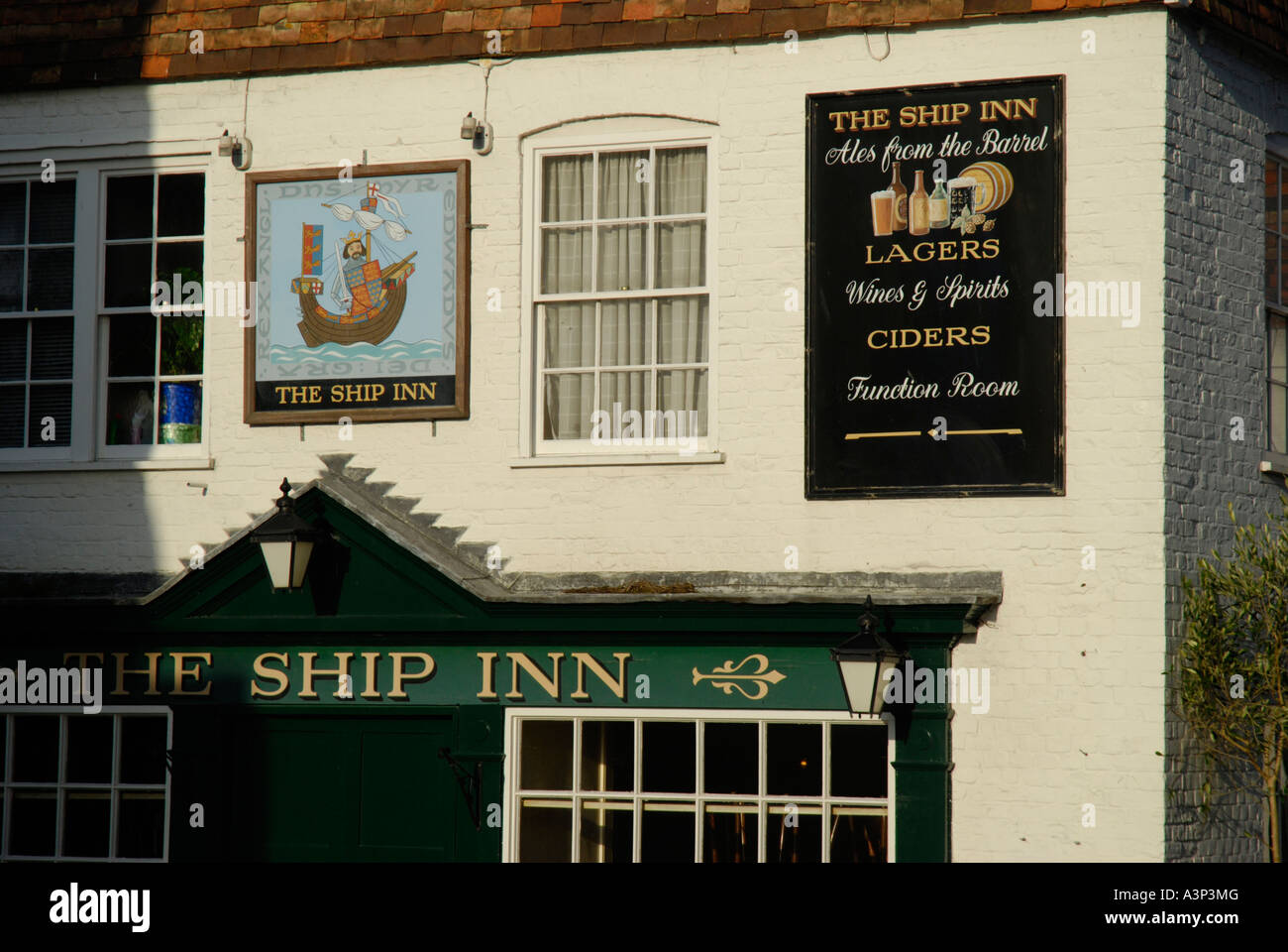 Strand inn hi-res stock photography and images - Alamy