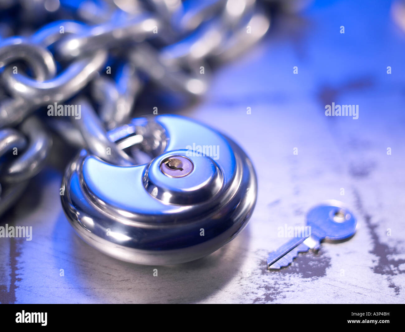 Lock and chain horizontal Stock Photo - Alamy