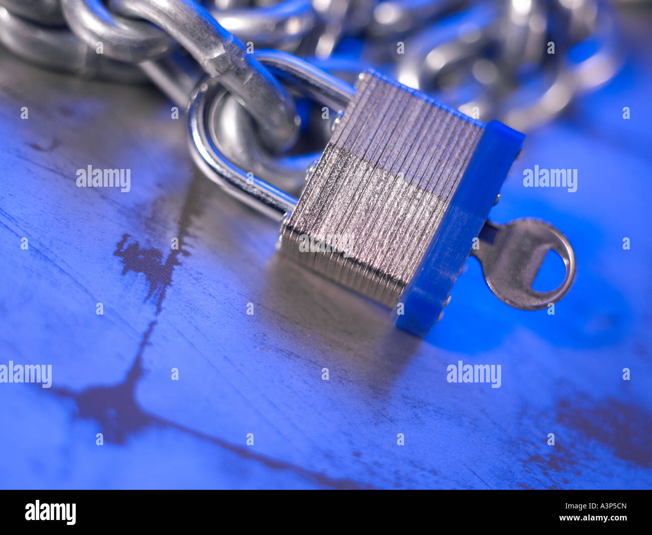Lock and chain horizontal Stock Photo - Alamy
