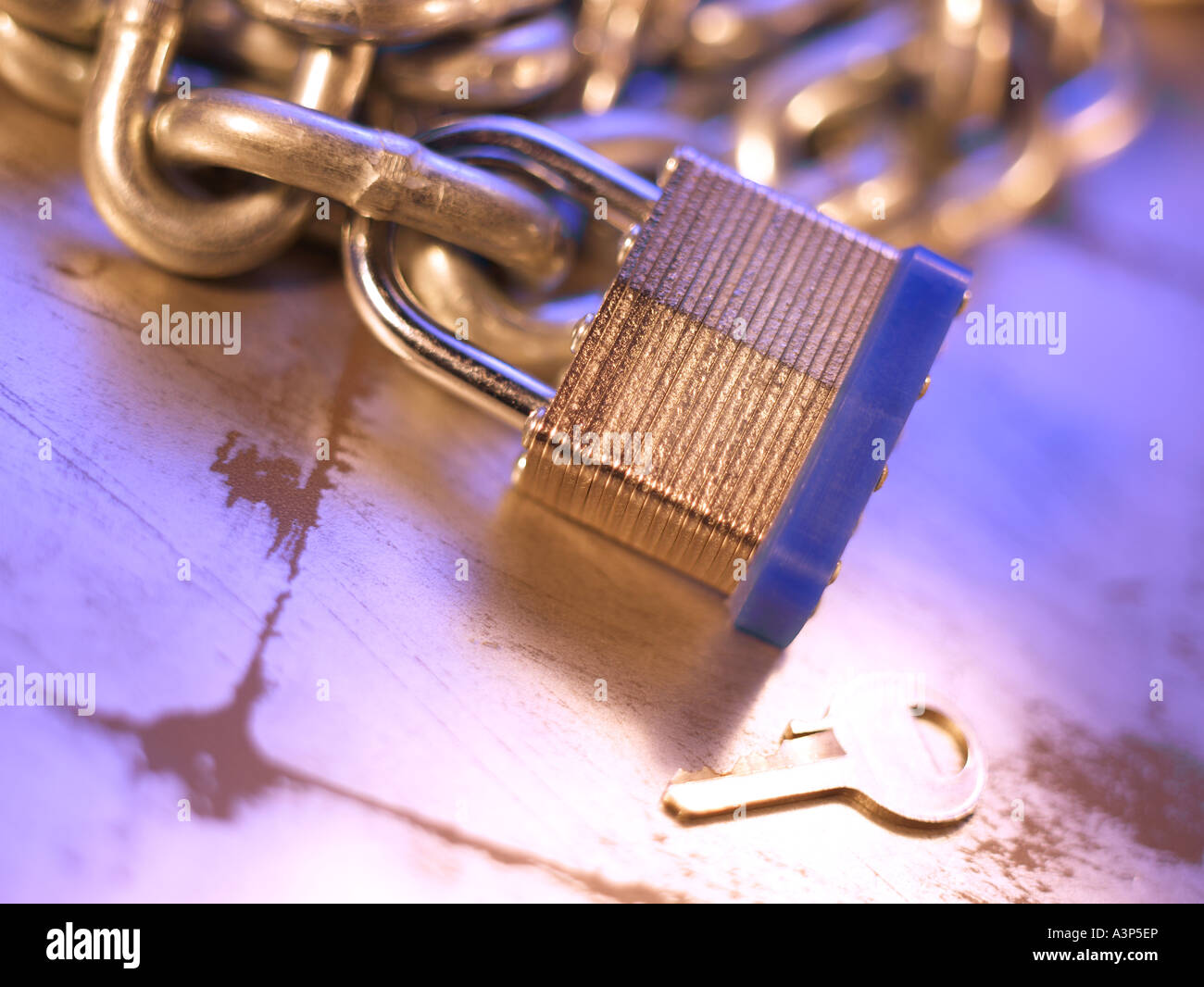 Lock and chain horizontal Stock Photo - Alamy