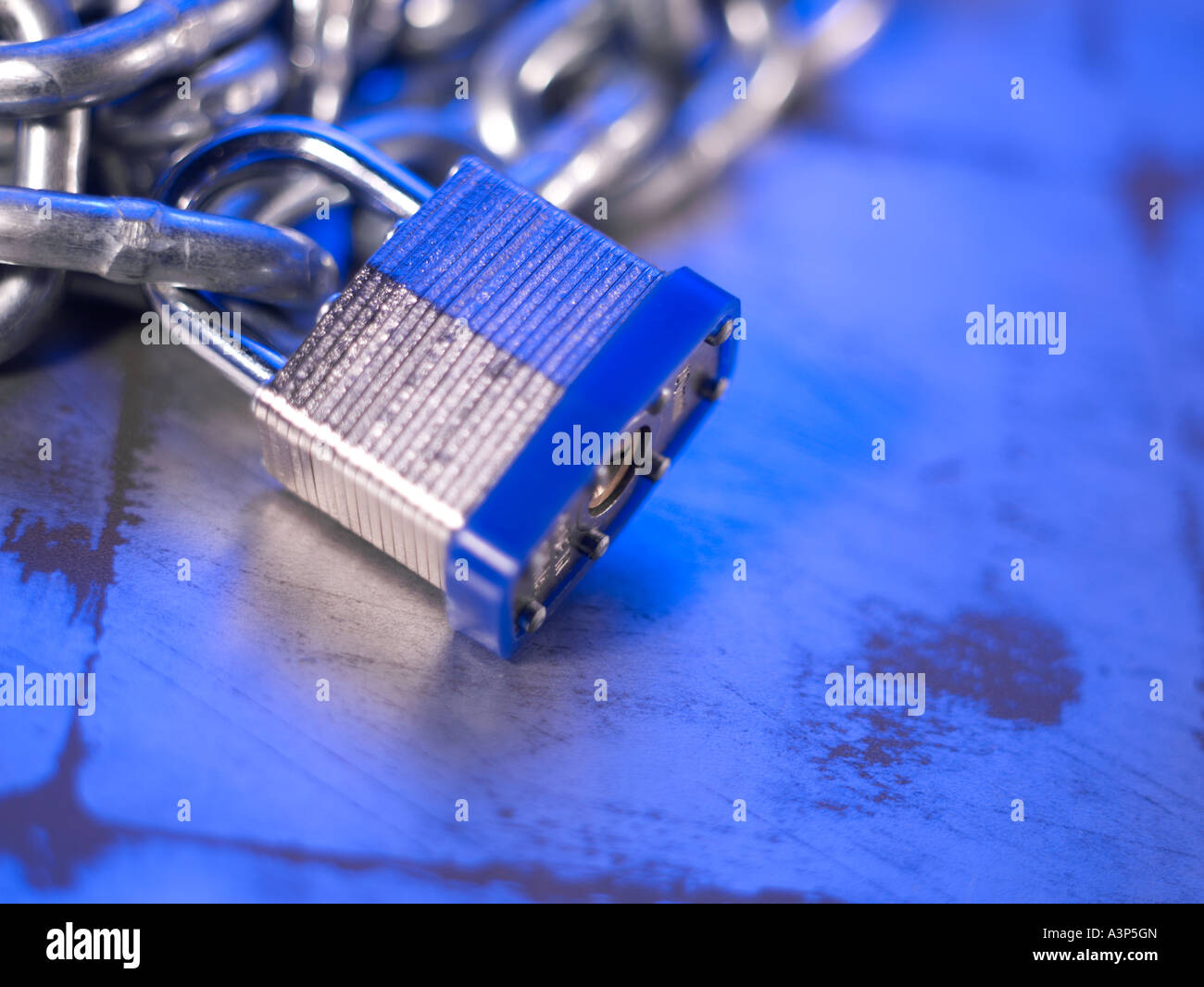 Lock and chain horizontal Stock Photo - Alamy