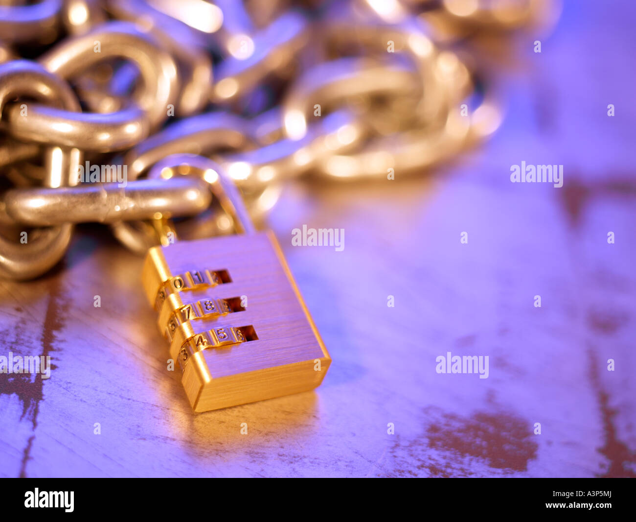 Lock and chain horizontal Stock Photo - Alamy