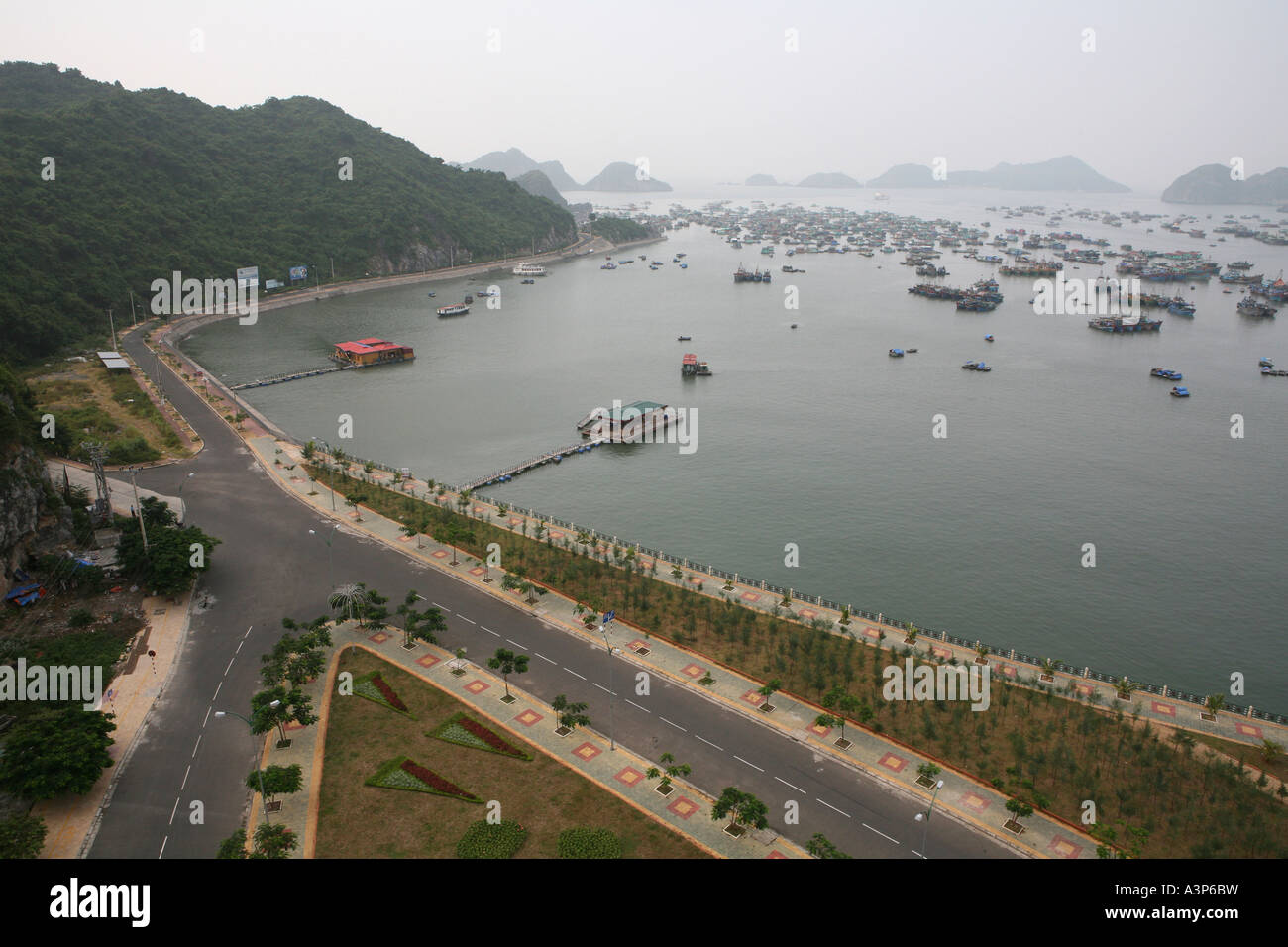 The floating village of Cat Ba Town (Halong Bay, Vietnam 2006 Stock ...