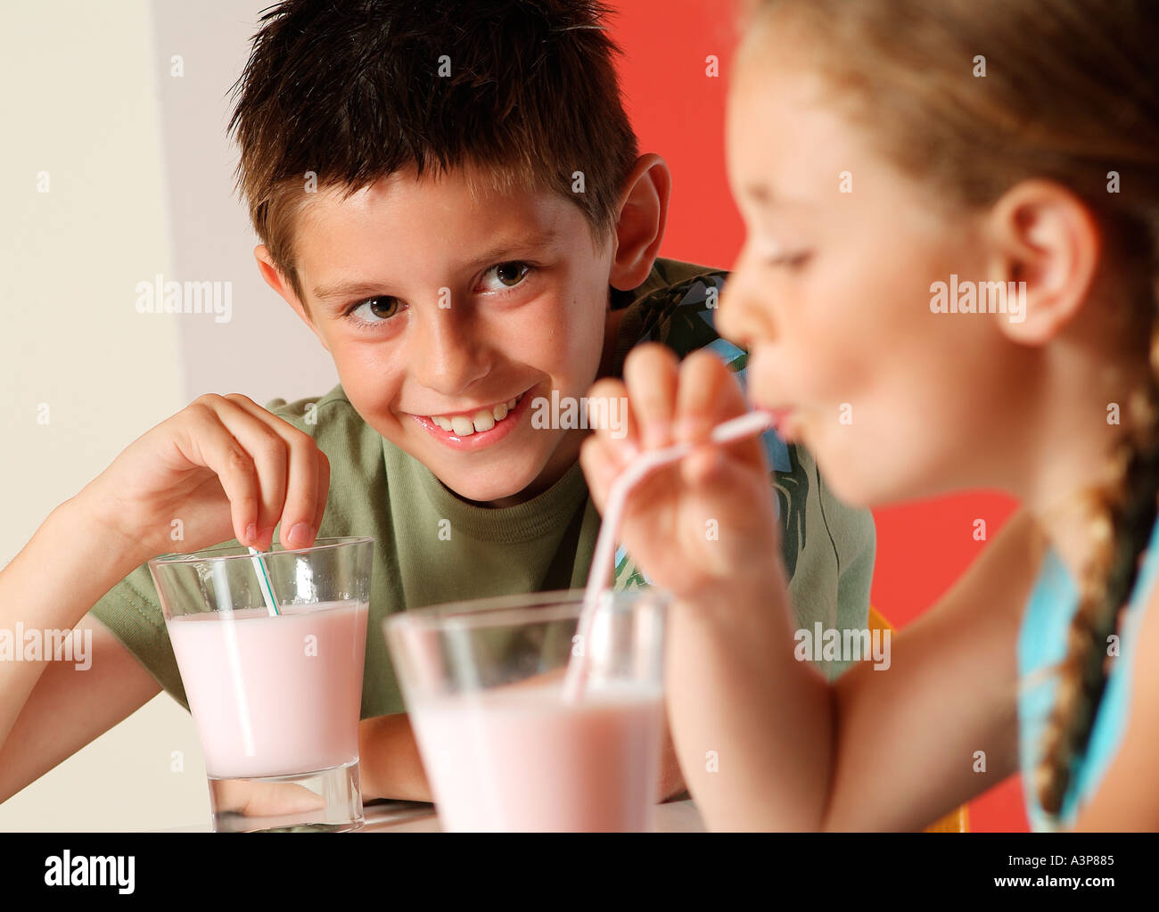children drinking milk shakes Stock Photo - Alamy