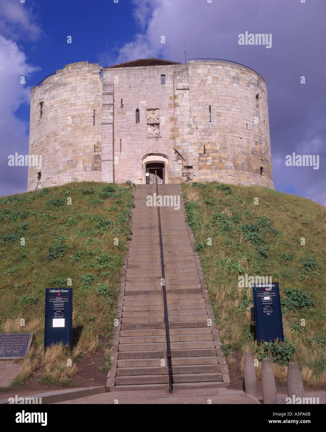 CLIFFORDS TOWER YORK YORKSHIRE ENGLAND UK Stock Photo - Alamy