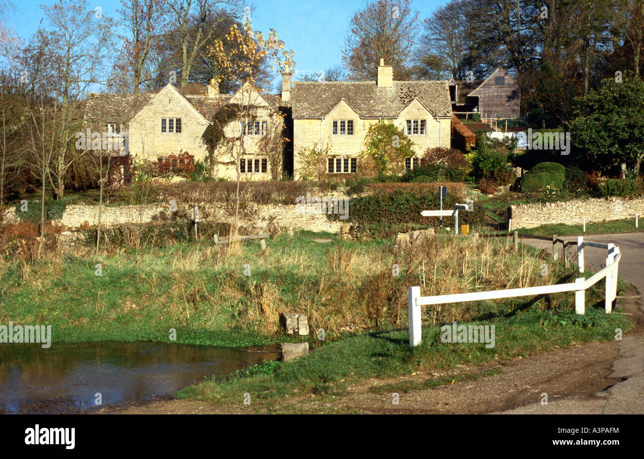 Cottages in Upper Slaughter, Oxfordshire, England Stock Photo - Alamy