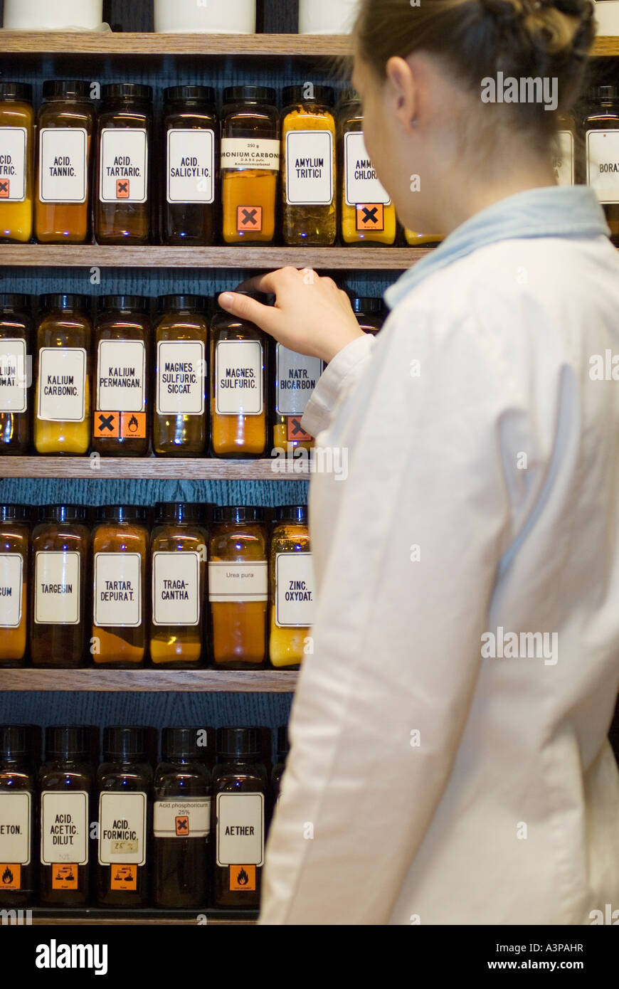 Person reaching shelf storage hi-res stock photography and images - Alamy