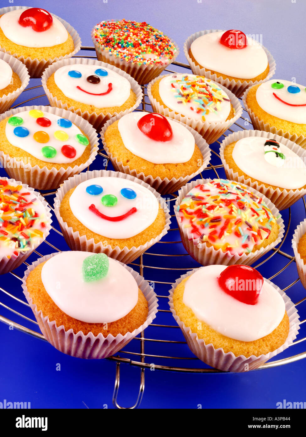 Smiley face cupcakes hi-res stock photography and images - Alamy