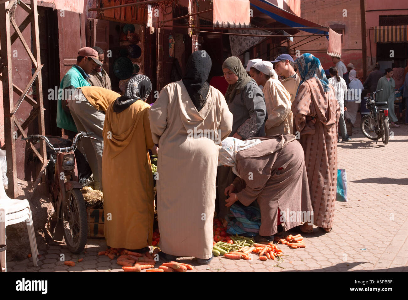locals shopping in market marrakech morocco africa Stock Photo - Alamy