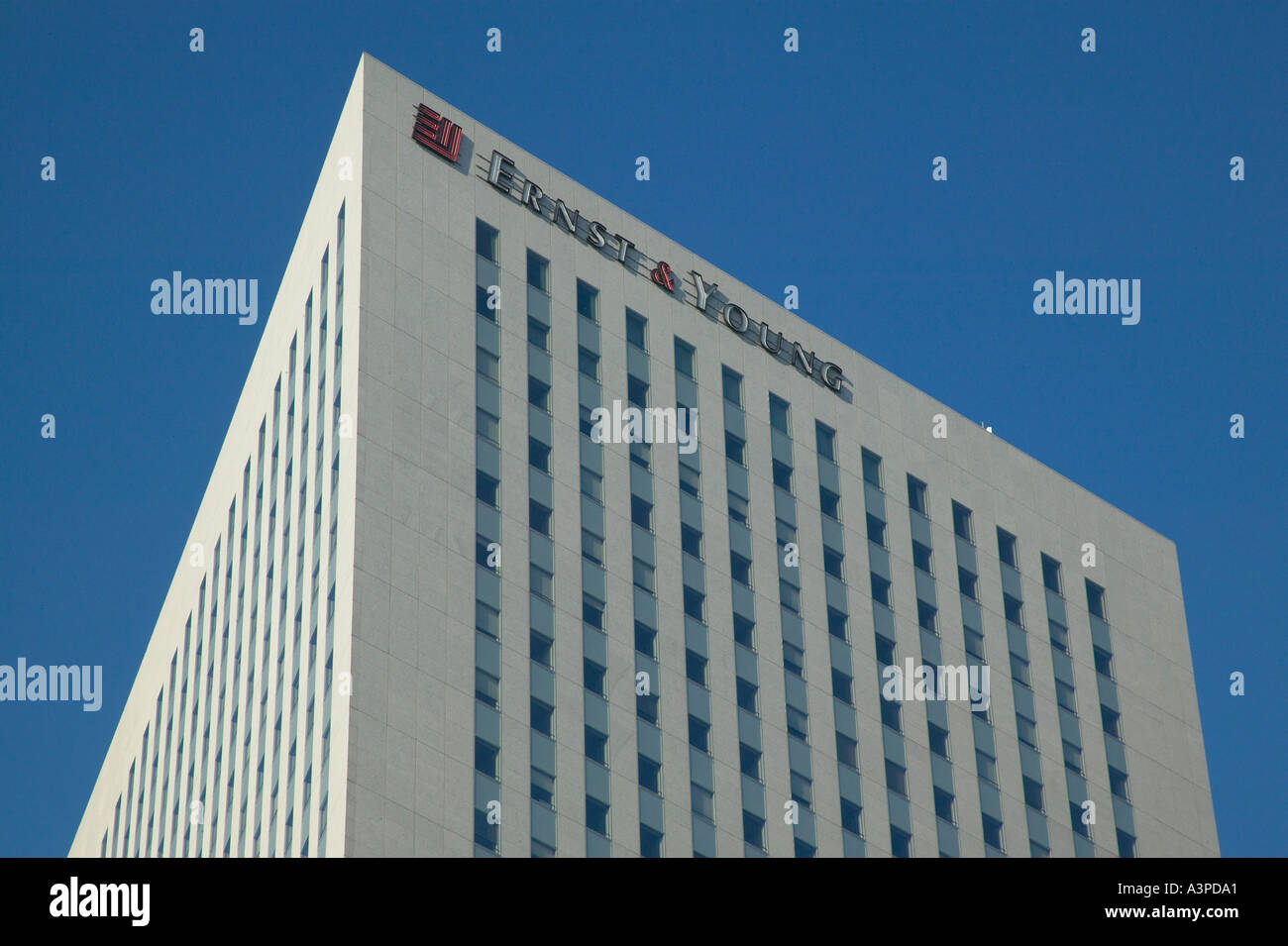 Ernst and young office hi-res stock photography and images - Alamy