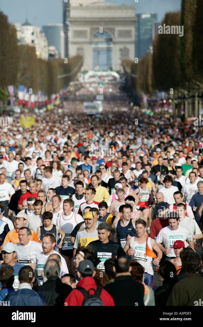 Paris marathon start hi-res stock photography and images - Alamy