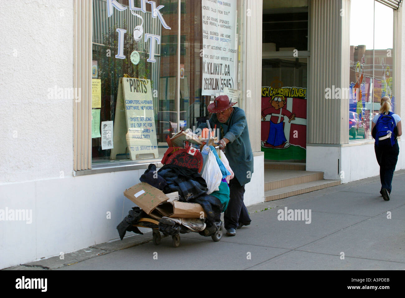 Homeless man pushing shopping cart hi-res stock photography and images ...
