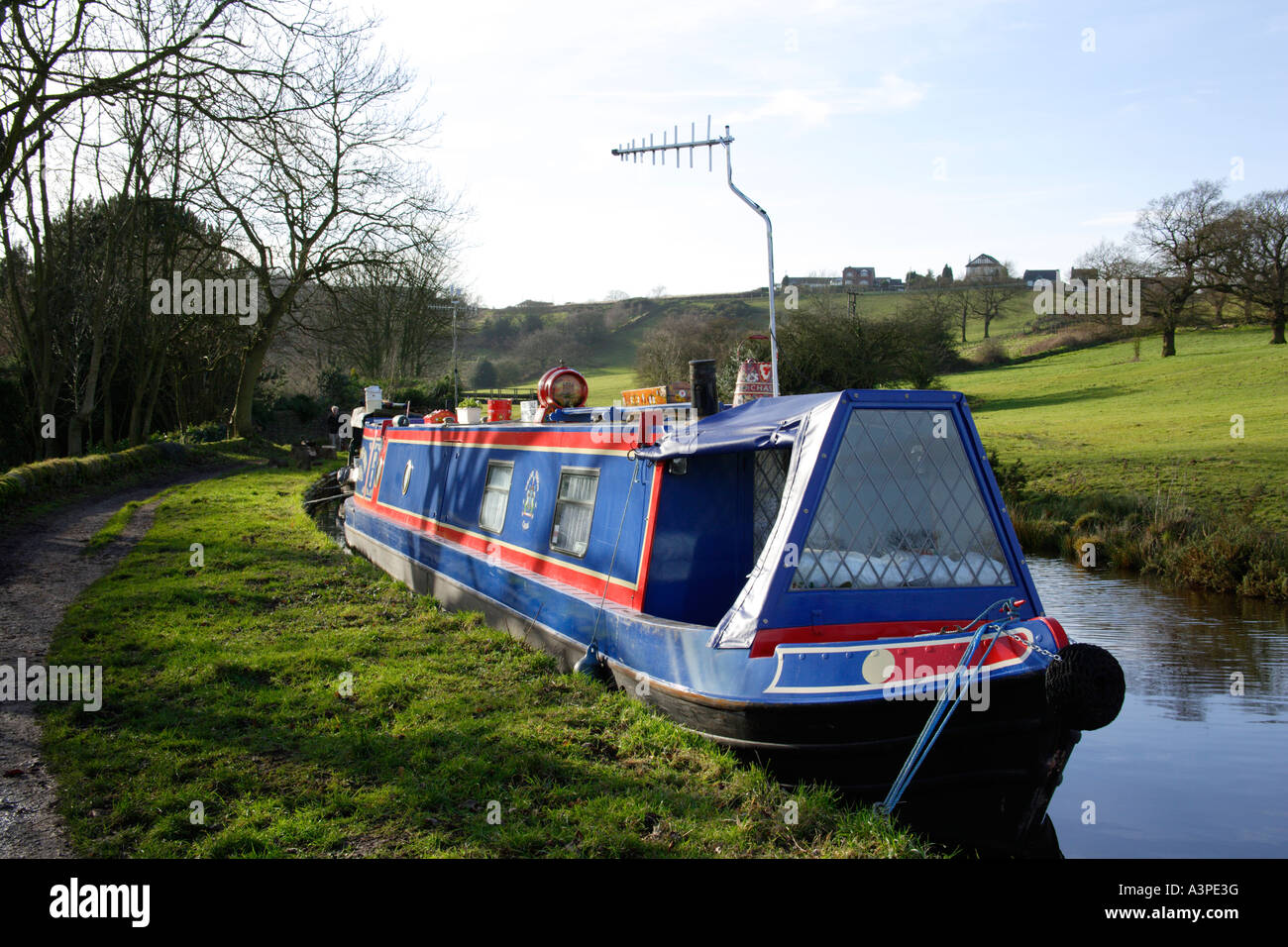 Colourful old narrowboat hi-res stock photography and images - Alamy