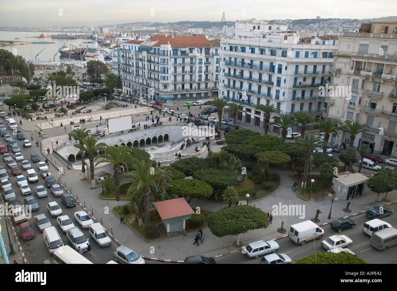 Congested garden hi-res stock photography and images - Alamy