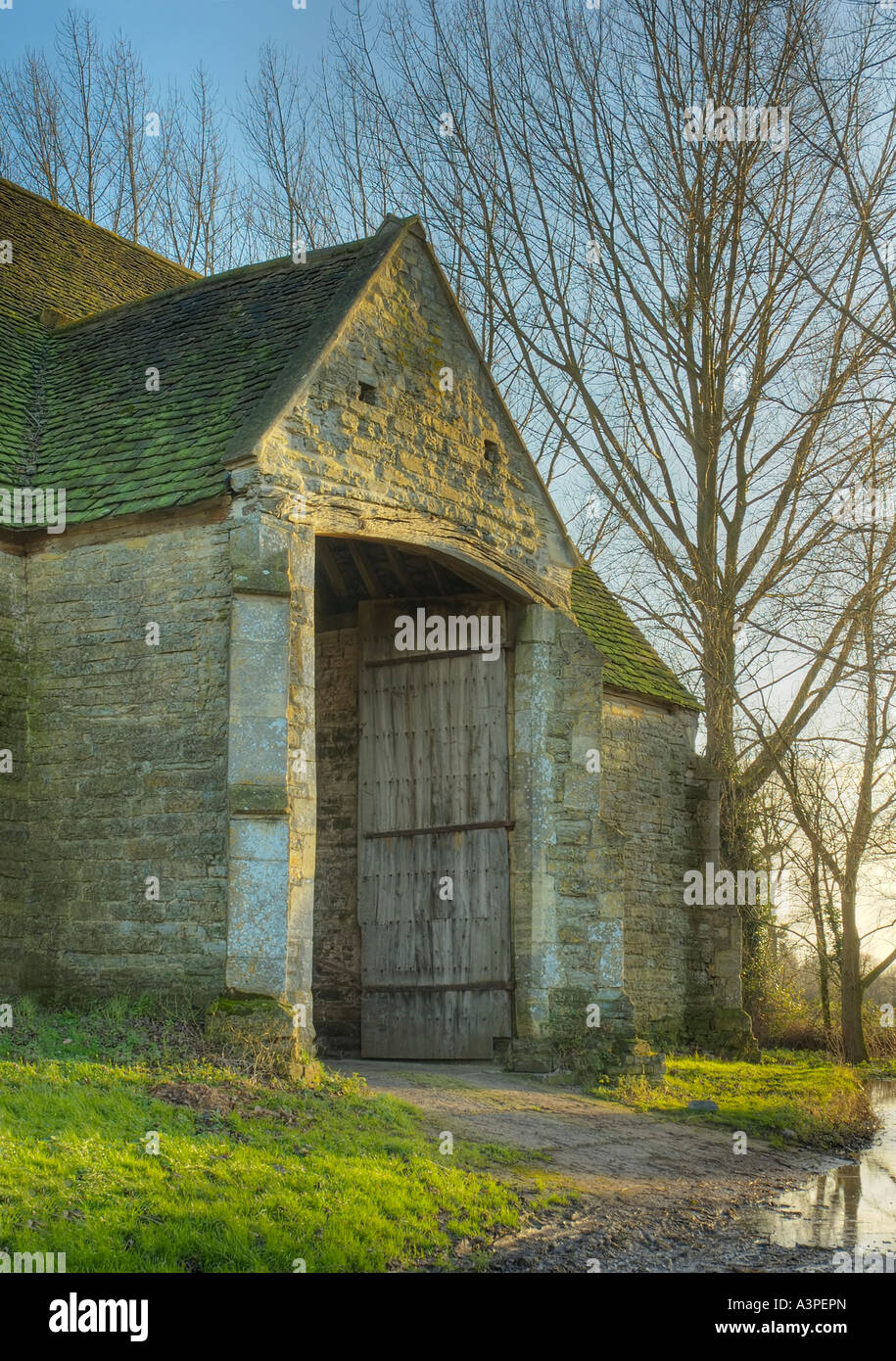 Ashleworth Tythe Barn on the banks of the River Severn Stock Photo - Alamy