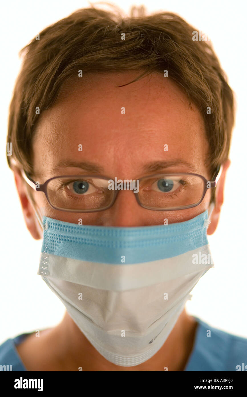 Close-up of a female surgeon wearing a surgical mask Stock Photo - Alamy