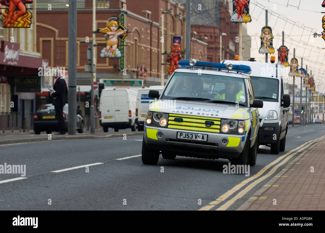 Police Range Rover in Blackpool Stock Photo - Alamy