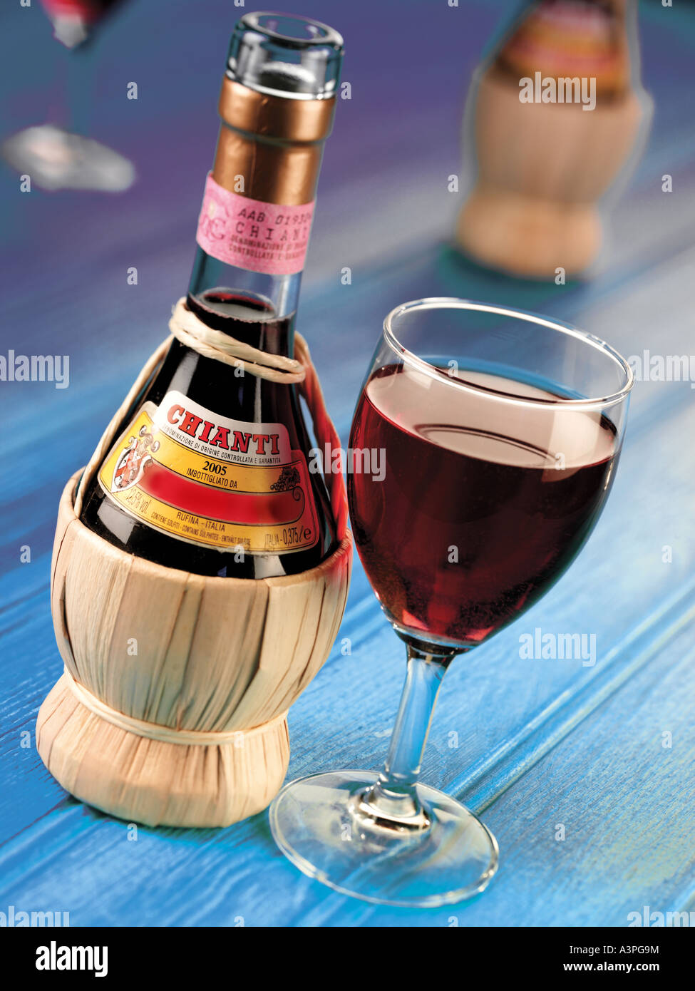 ITALIAN CHIANTI WINE Stock Photo - Alamy
