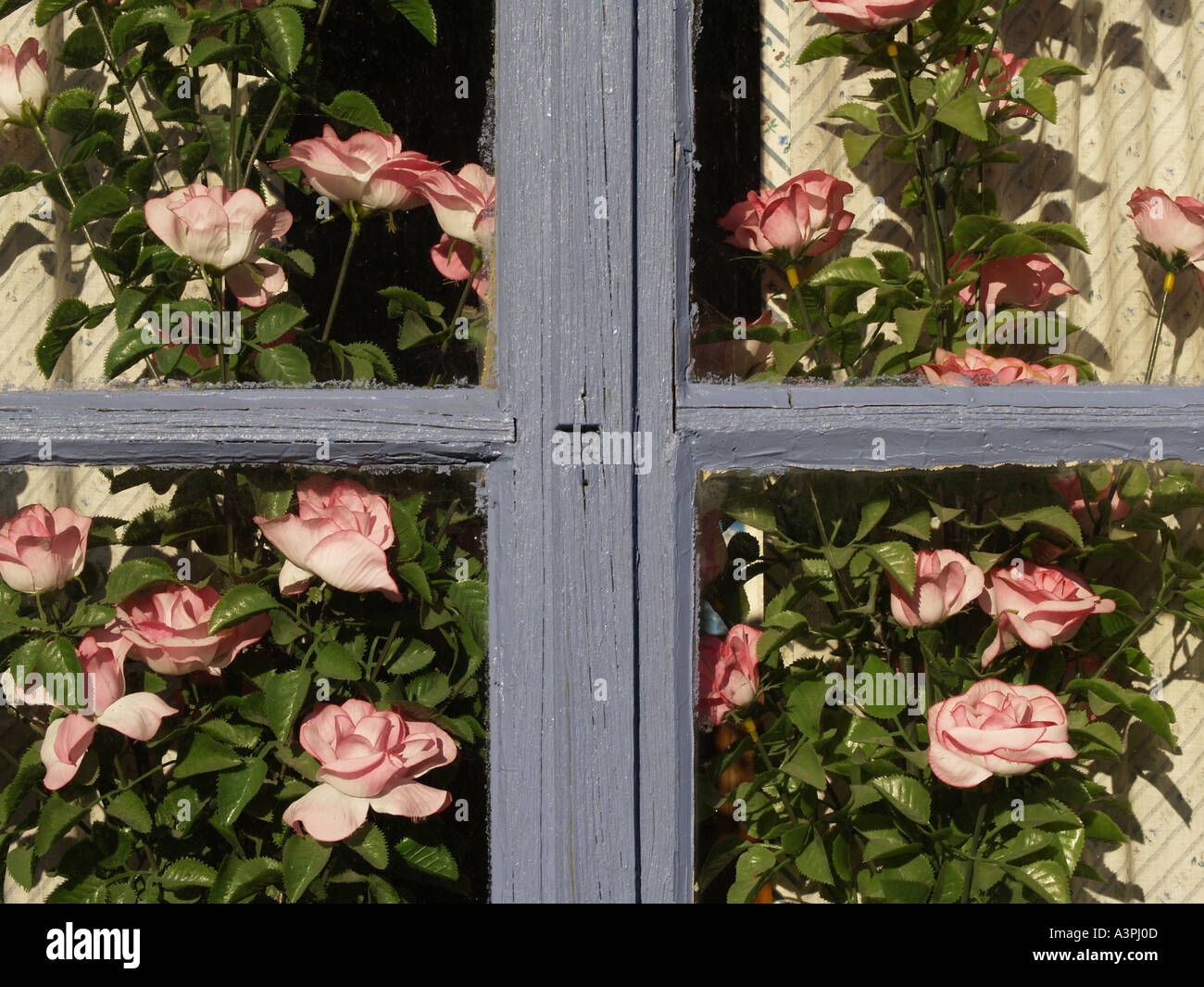 Cross with rose decoration hi-res stock photography and images - Alamy