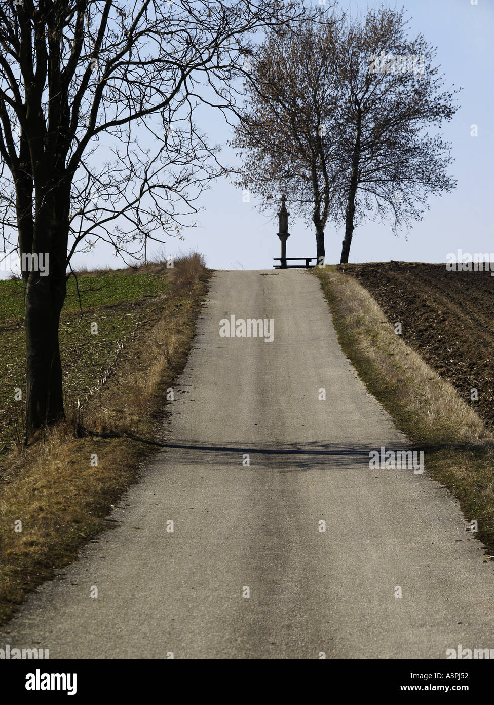 Narrow road hi-res stock photography and images - Alamy