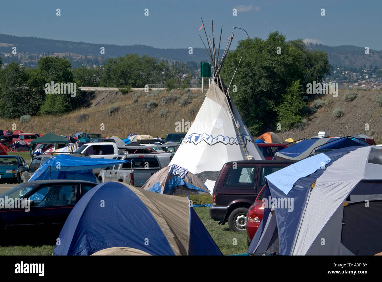 Native american tent hi-res stock photography and images - Alamy