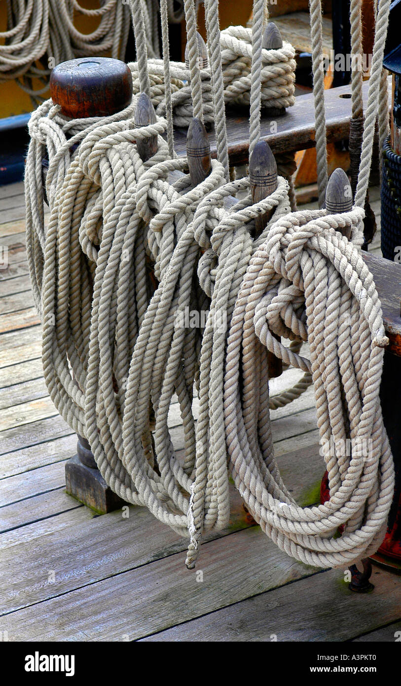 Ships knots hi-res stock photography and images - Alamy