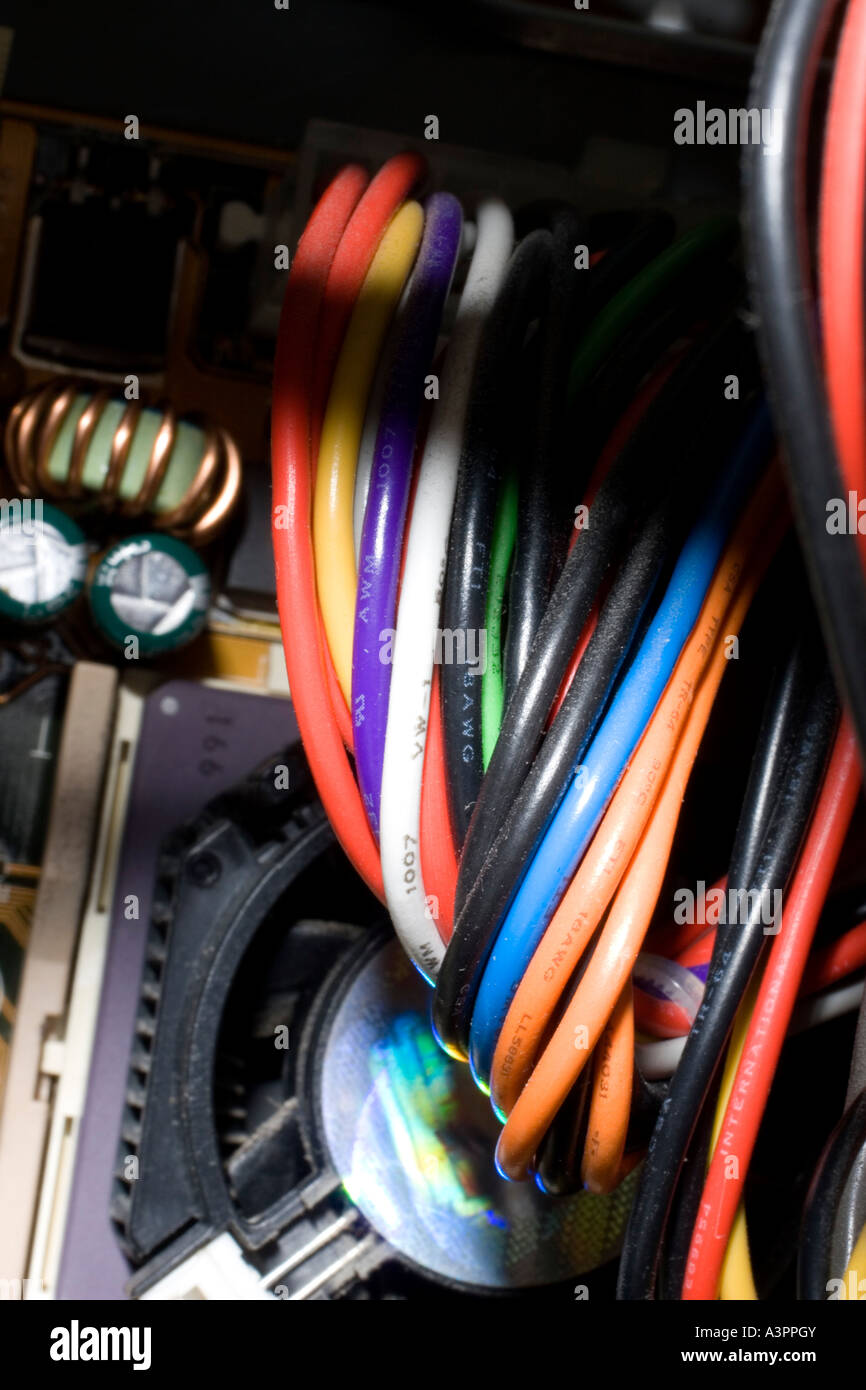 Computer Kabel cable Computer Platine Stock Photo - Alamy