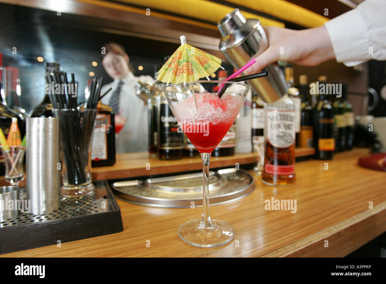 Preparing a cocktail Stock Photo - Alamy