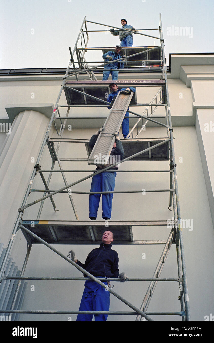 Scaffolding scaffold workmen hi-res stock photography and images - Alamy