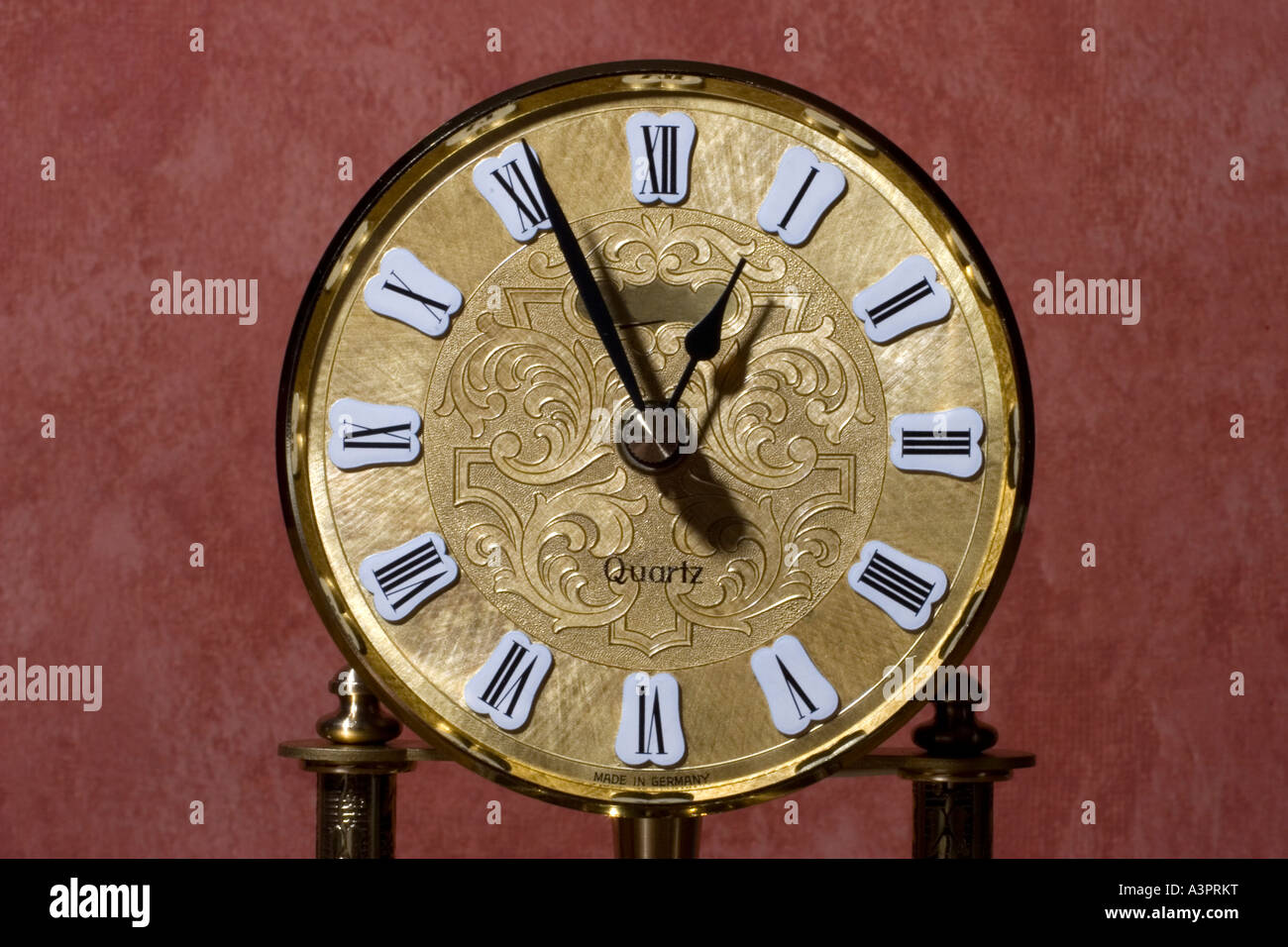 Uhr clock watch Stock Photo - Alamy