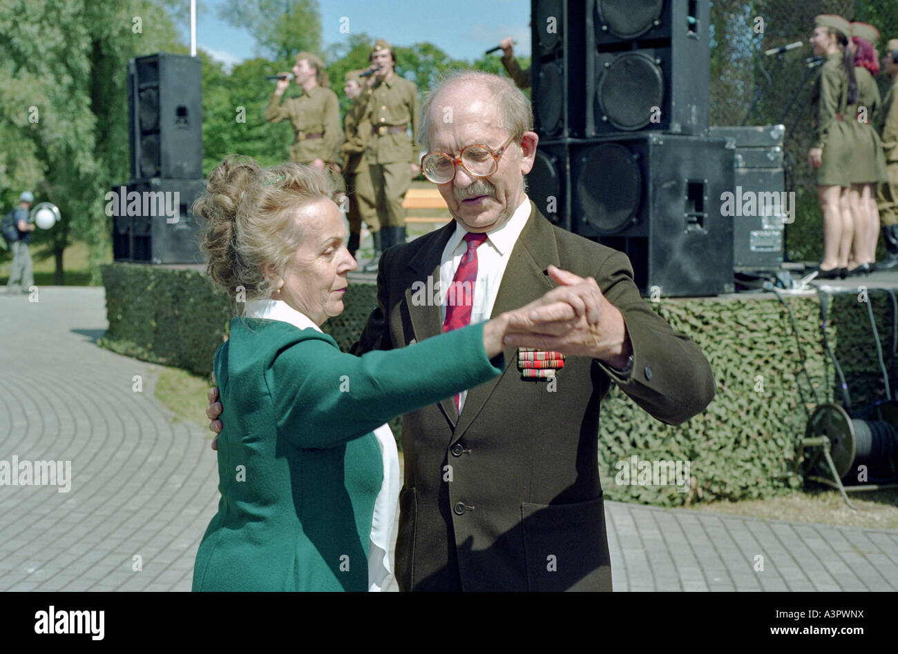 Soldier dancing world war two hi-res stock photography and images - Alamy