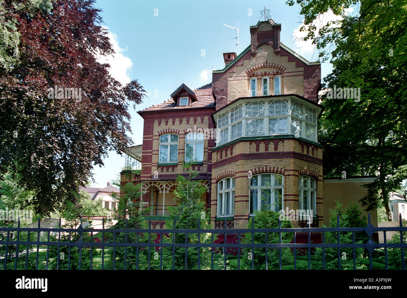 Front veranda hi-res stock photography and images - Alamy