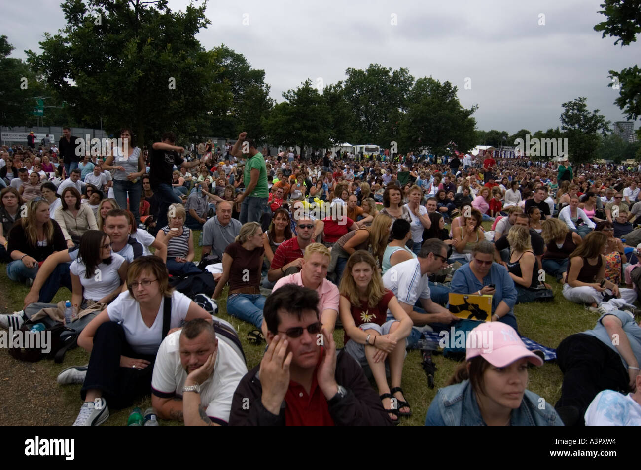 Crowd scenes at 2005 live8 concert in Hyde Park London Stock Photo - Alamy