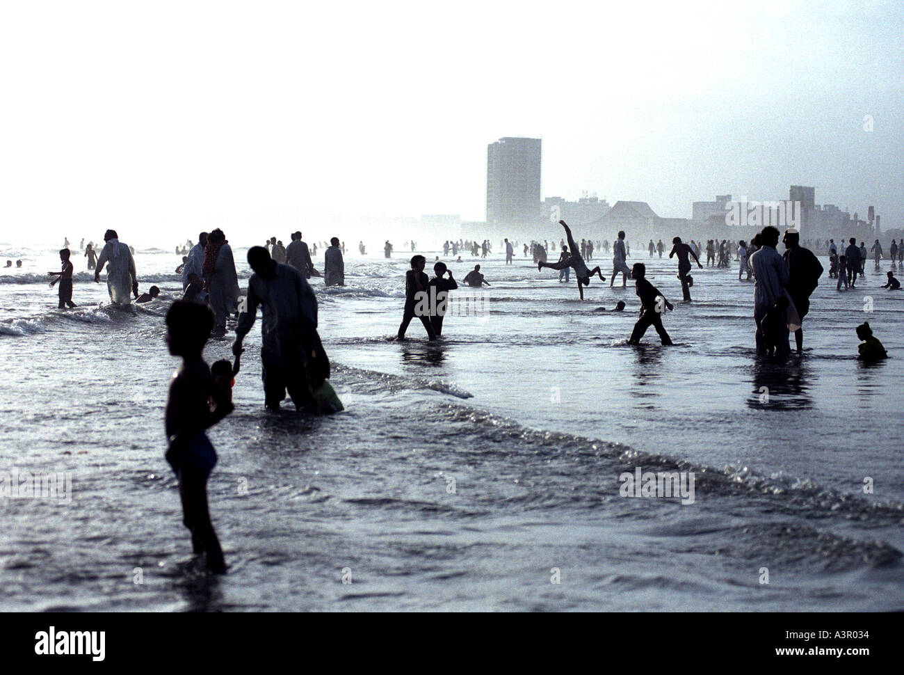 Sunday on karachi beach Pakistan Stock Photo - Alamy