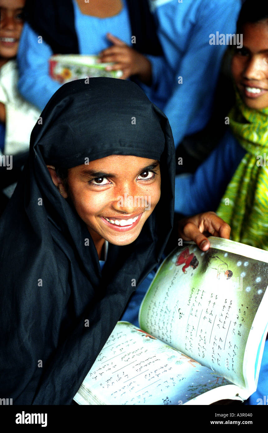 Pakistan education girl hi-res stock photography and images - Alamy