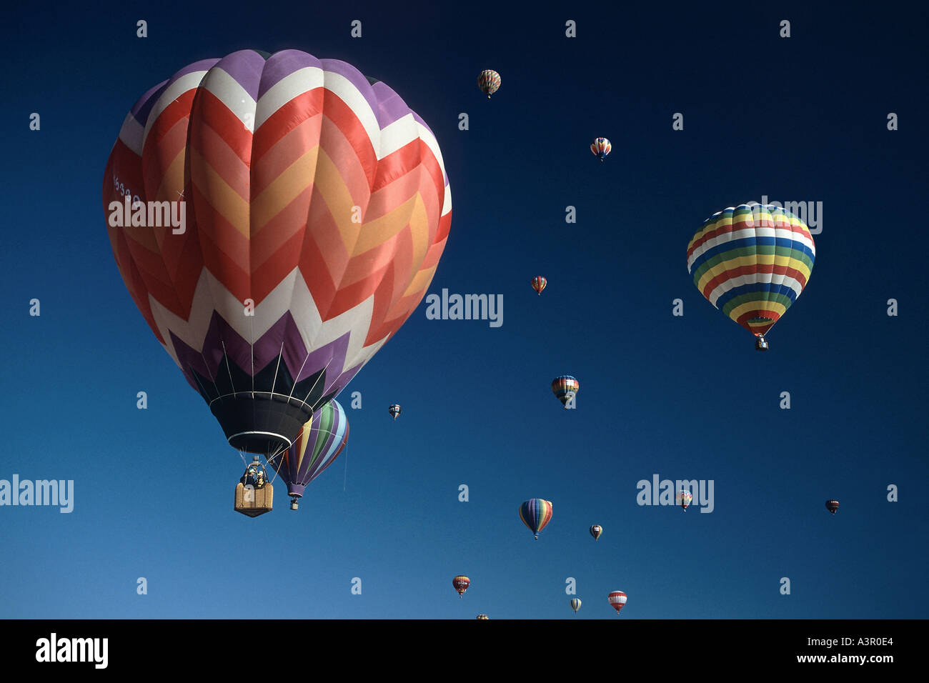 Cluster ballooning hi-res stock photography and images - Alamy