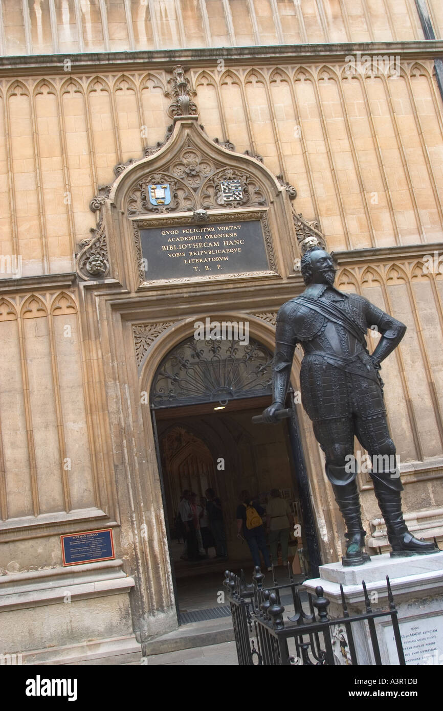 Earl of Pembroke statue outside Bodleian Library in Oxford England ...