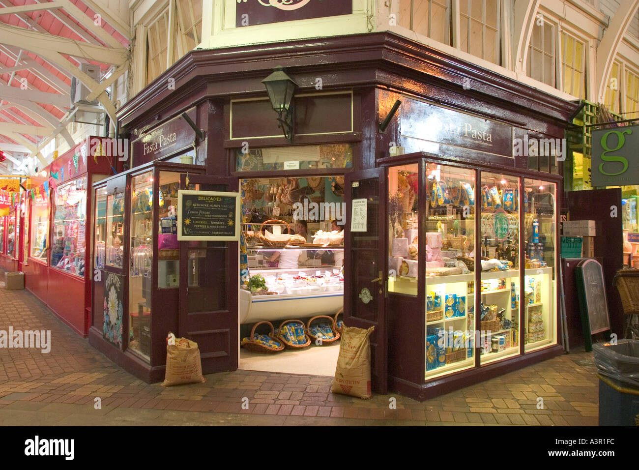 Oxford covered market hi-res stock photography and images - Alamy