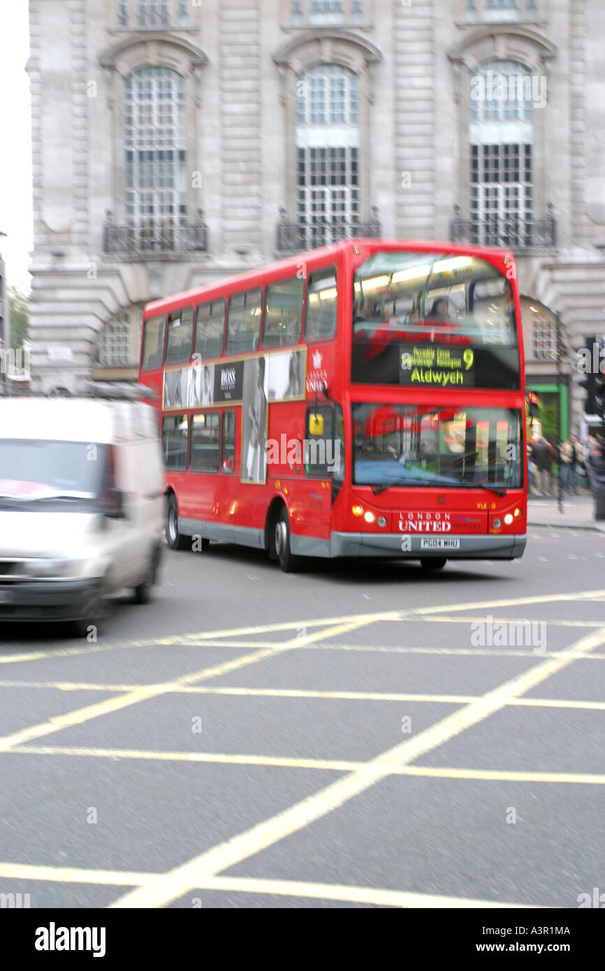 Red double deck bus Piccadilly Circus London Stock Photo - Alamy