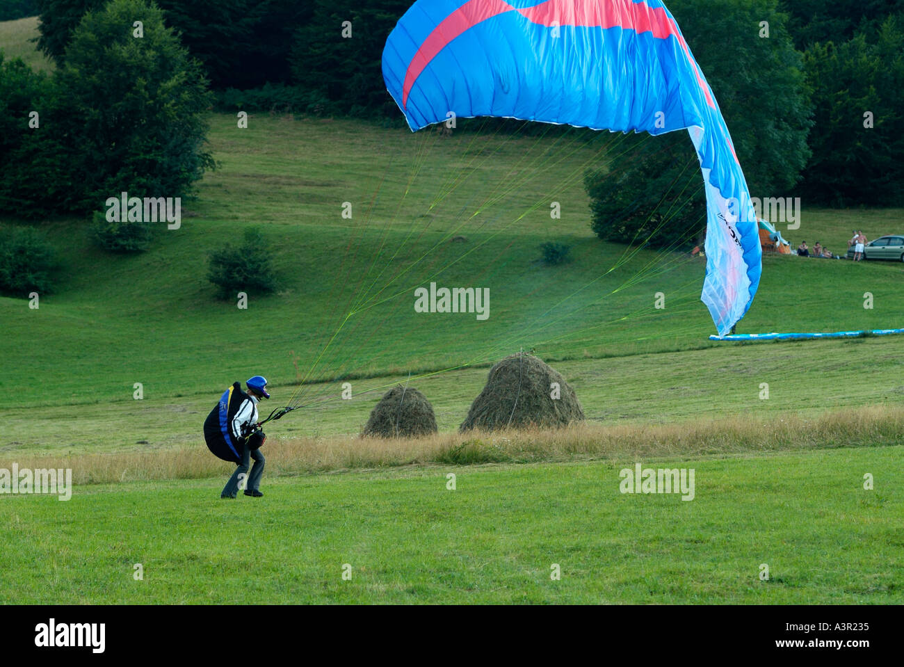 Landing a glider hi-res stock photography and images - Alamy