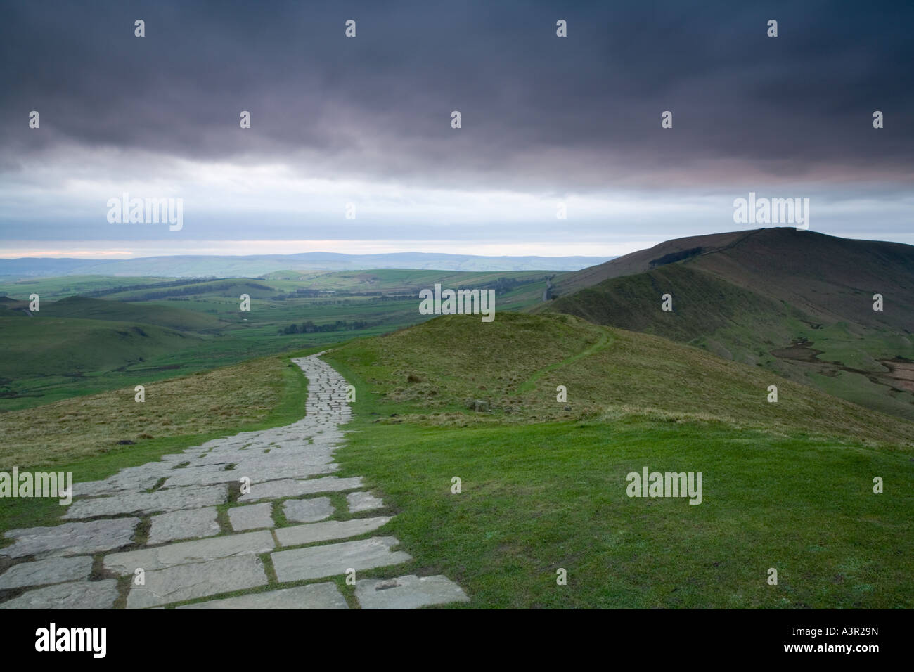 Path from Mam Tor, Peak District National Park, Derbyshire, England, UK ...