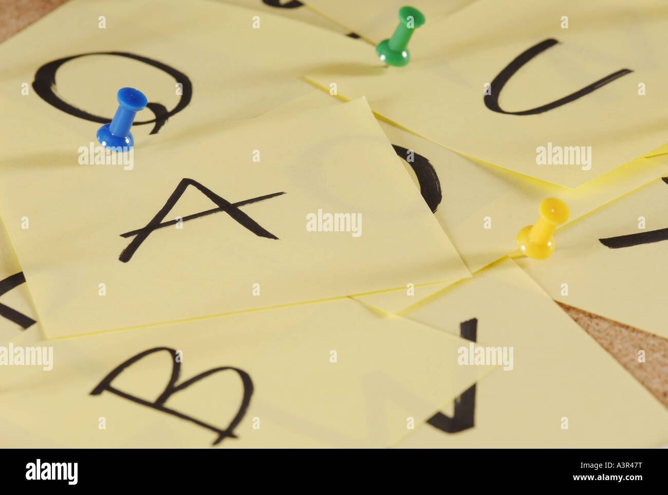 message cork board with alphabet letters Stock Photo - Alamy