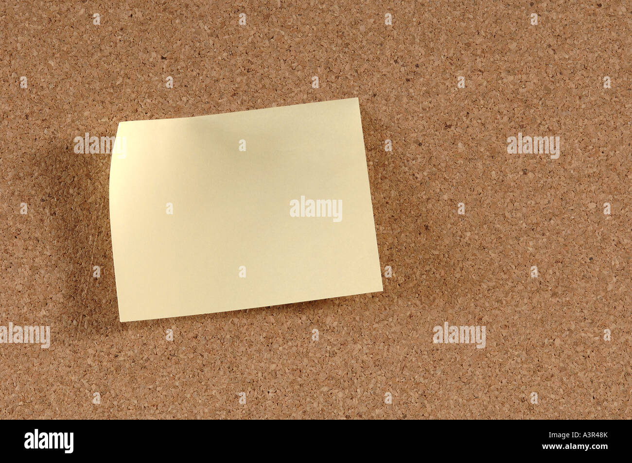 message cork board with post it Stock Photo - Alamy