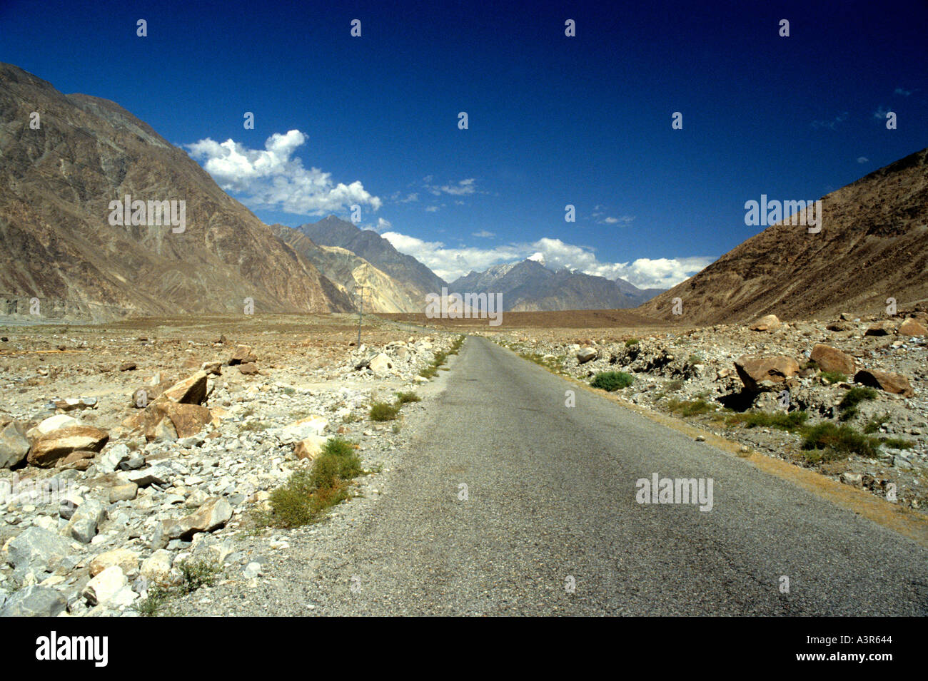 Pakistan china friendship hi-res stock photography and images - Alamy